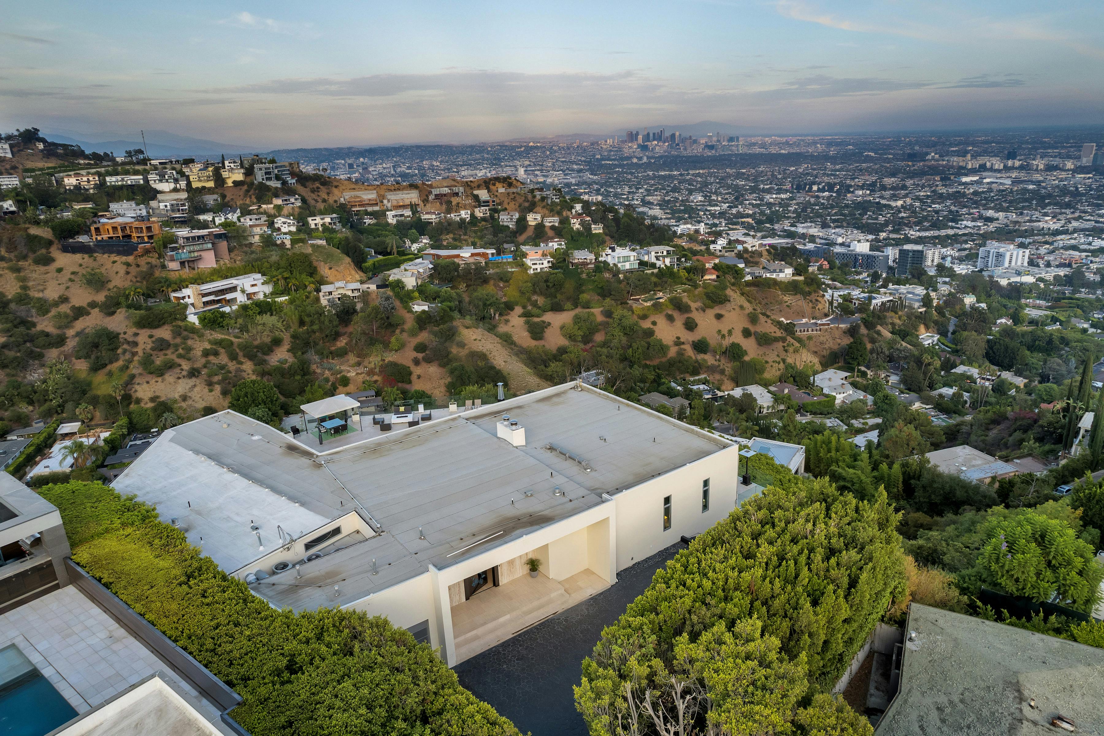 The Blue Jay Five - Private Home for Rent in Los Angeles - Swimply