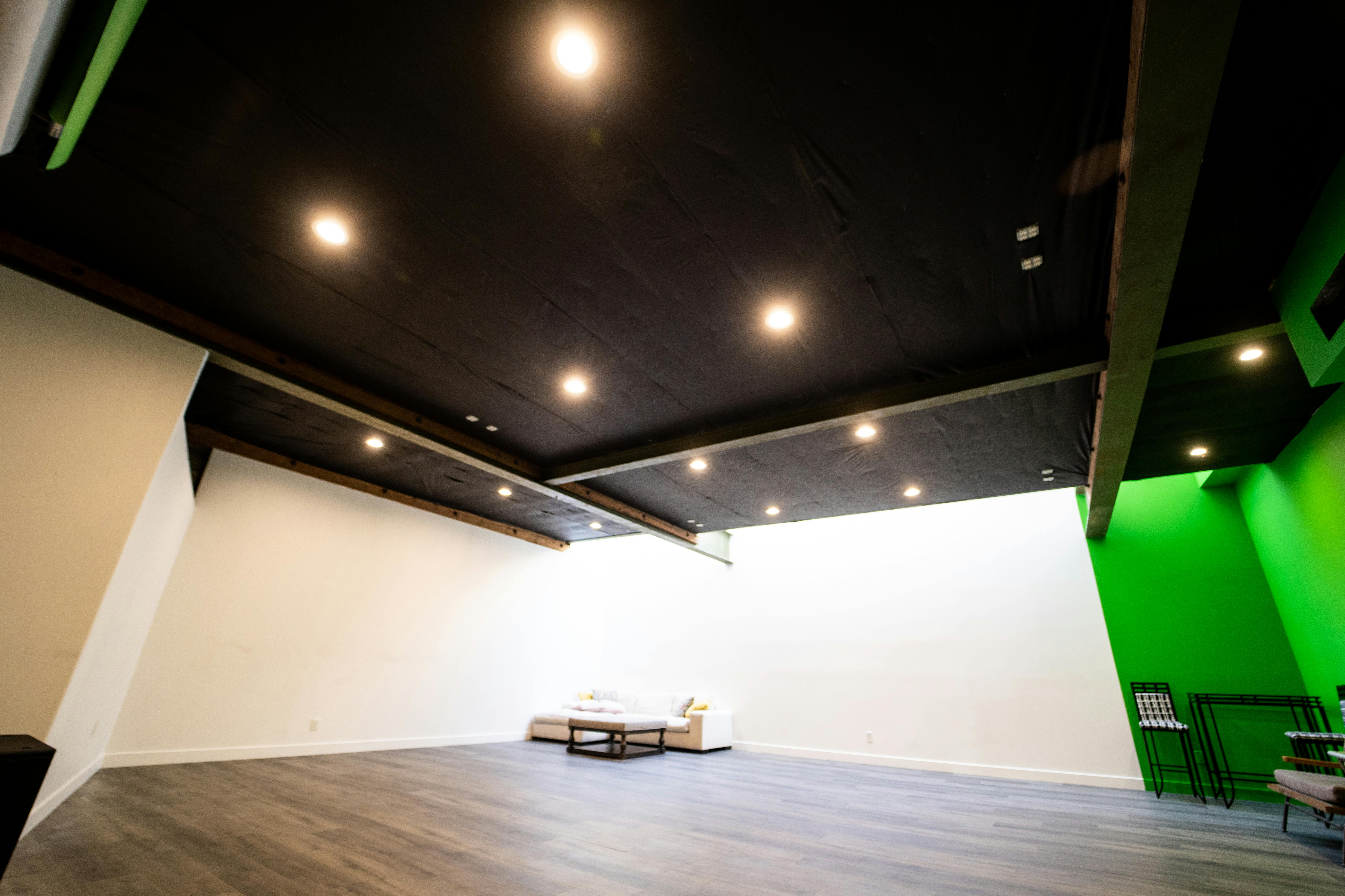 Sound Stage - Photo Studio - Green Screen Filming - Hair & Make-up ...