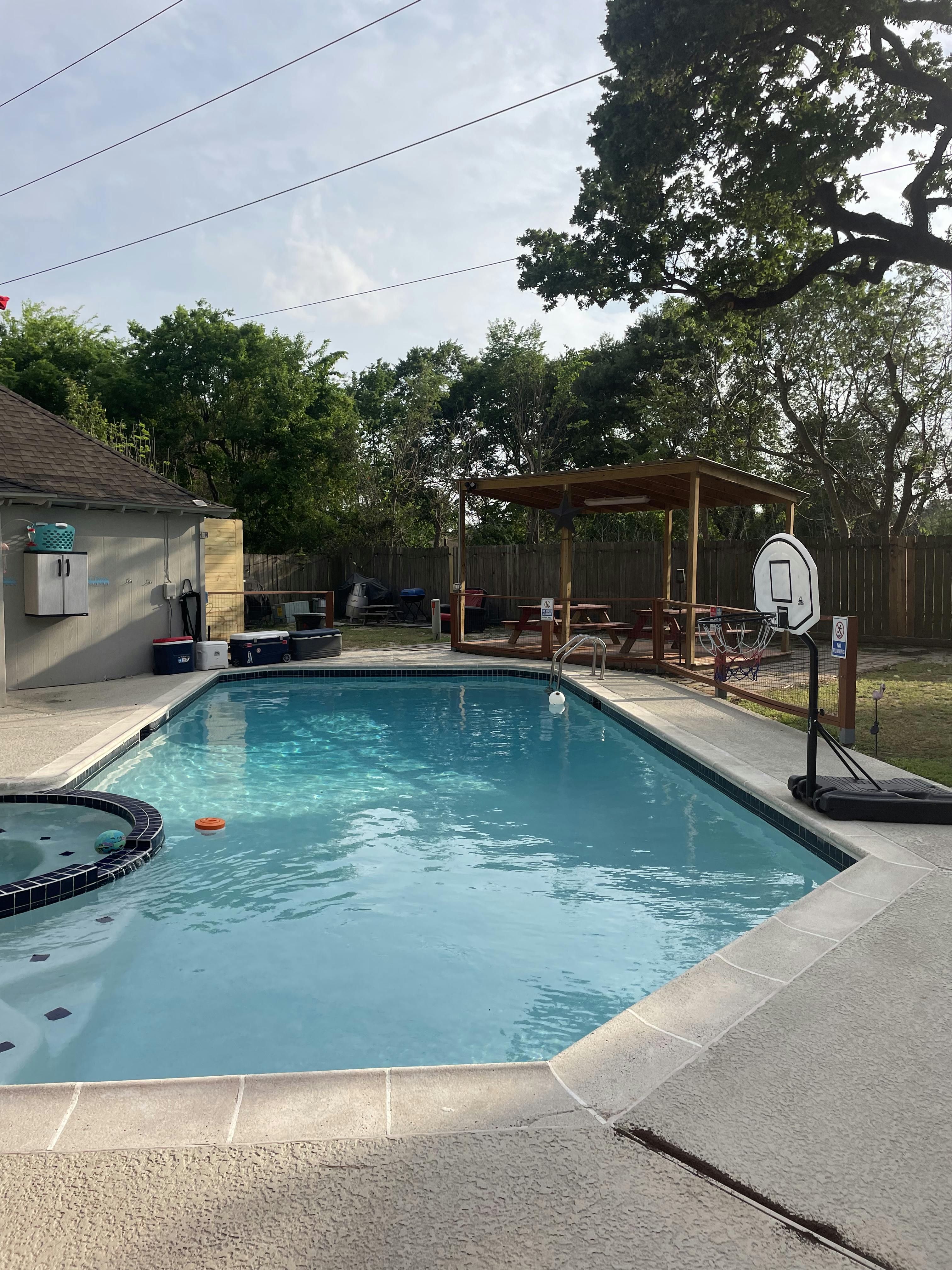 M&M HTX resort (2hr minimum on weekdays mon-thurs, 4 hr minimum fri-sun ...