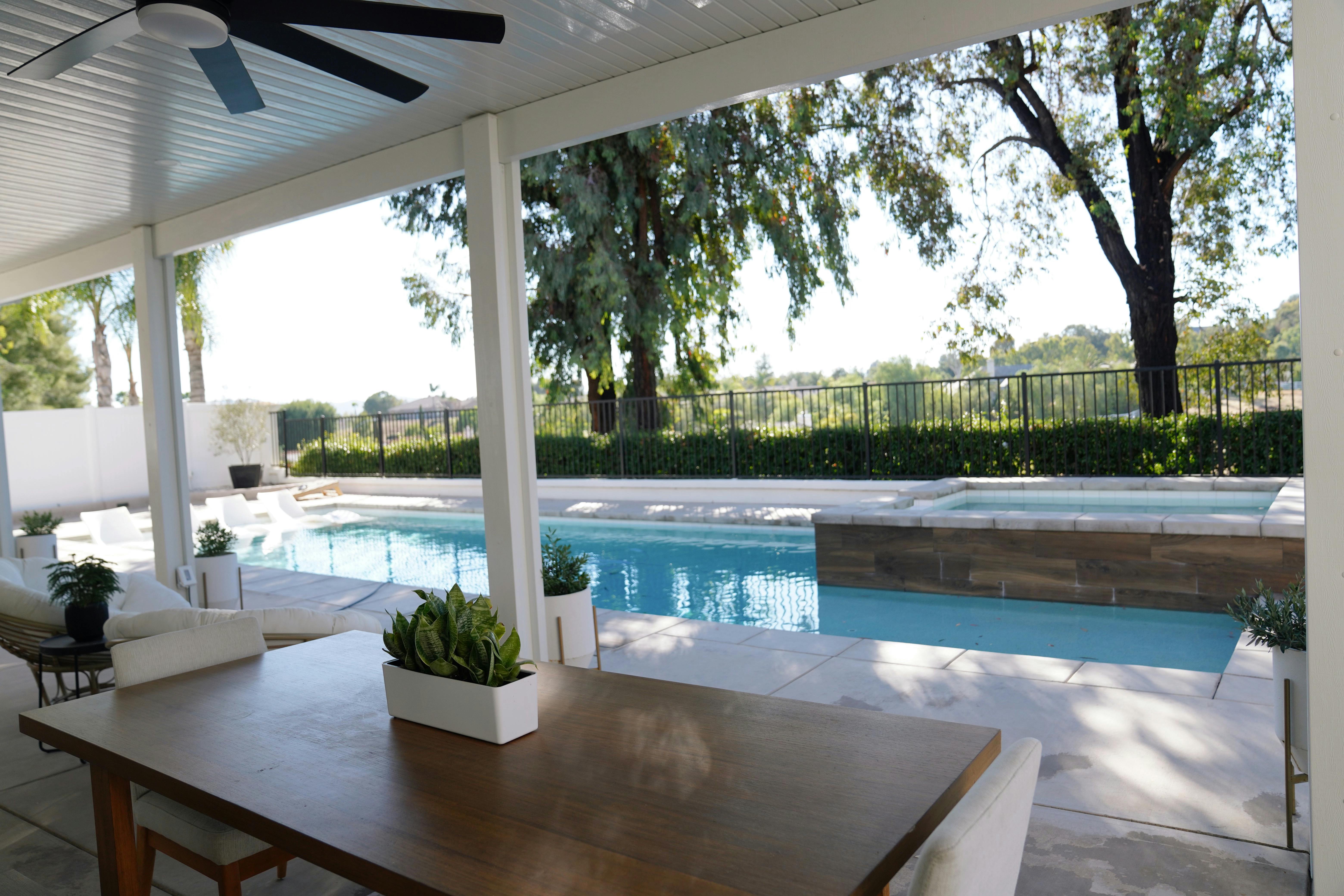 Modern Backyard With Large Pool, Spa And Patio For Photoshoots And ...