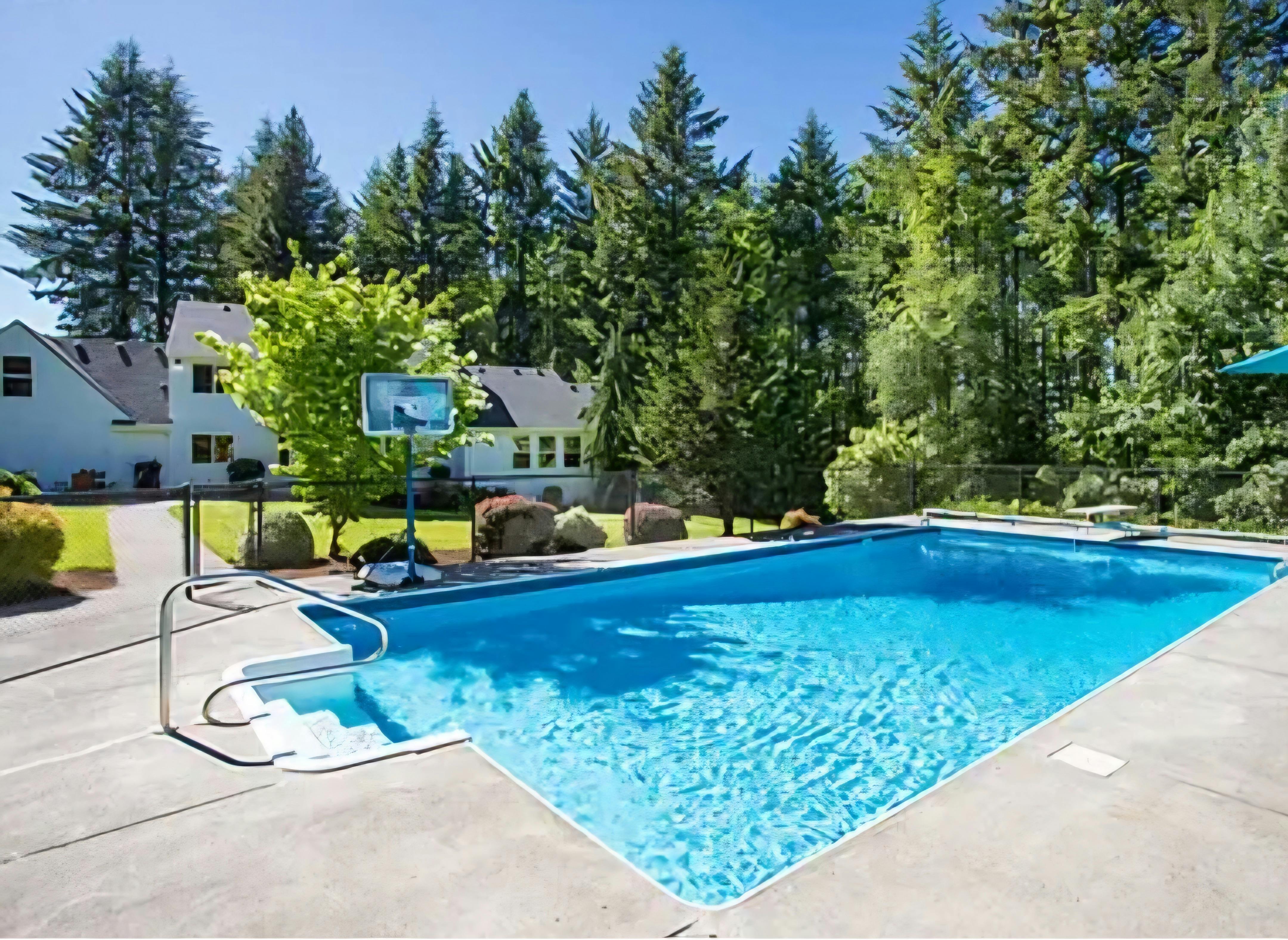 Newly Remodeled Sunshine Oasis - Private Pool in Battle Ground - Swimply