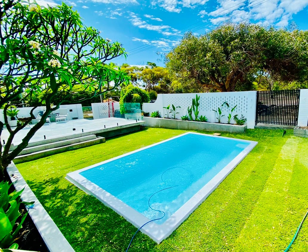 Lush Tranquil Oasis: Poolside Living Opposite Nature Reserve - Private ...