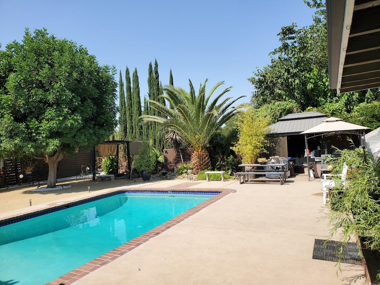 Calm Reflections, Large Pool, Full Grill, Lounges & Towels - Private ...