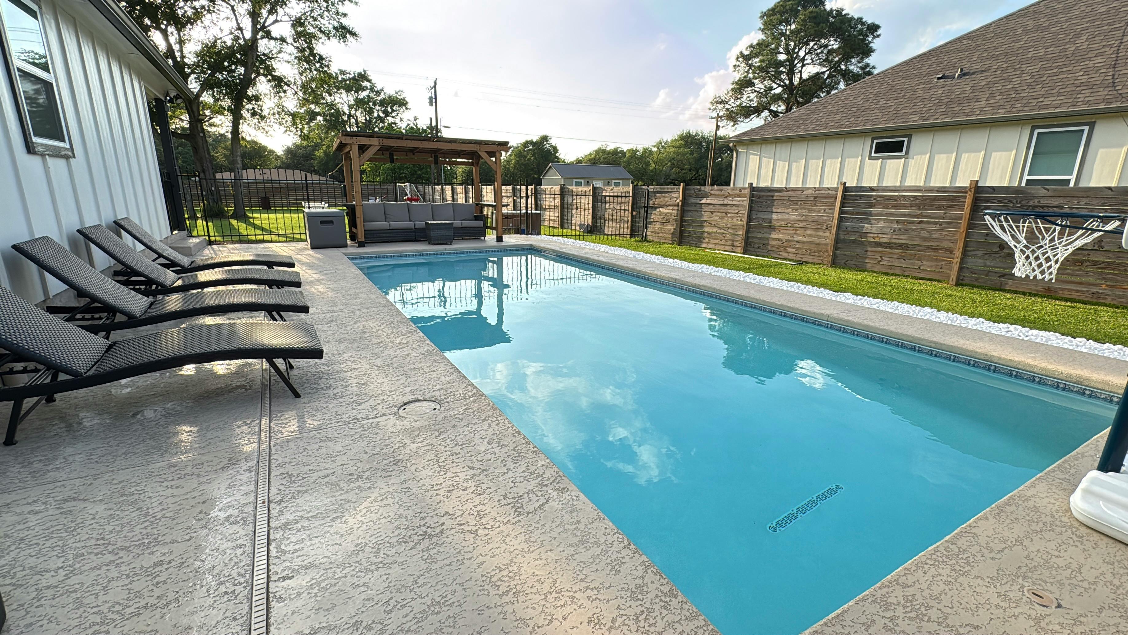 Prairie View Private Pool - Private Pool in Prairie View - Swimply