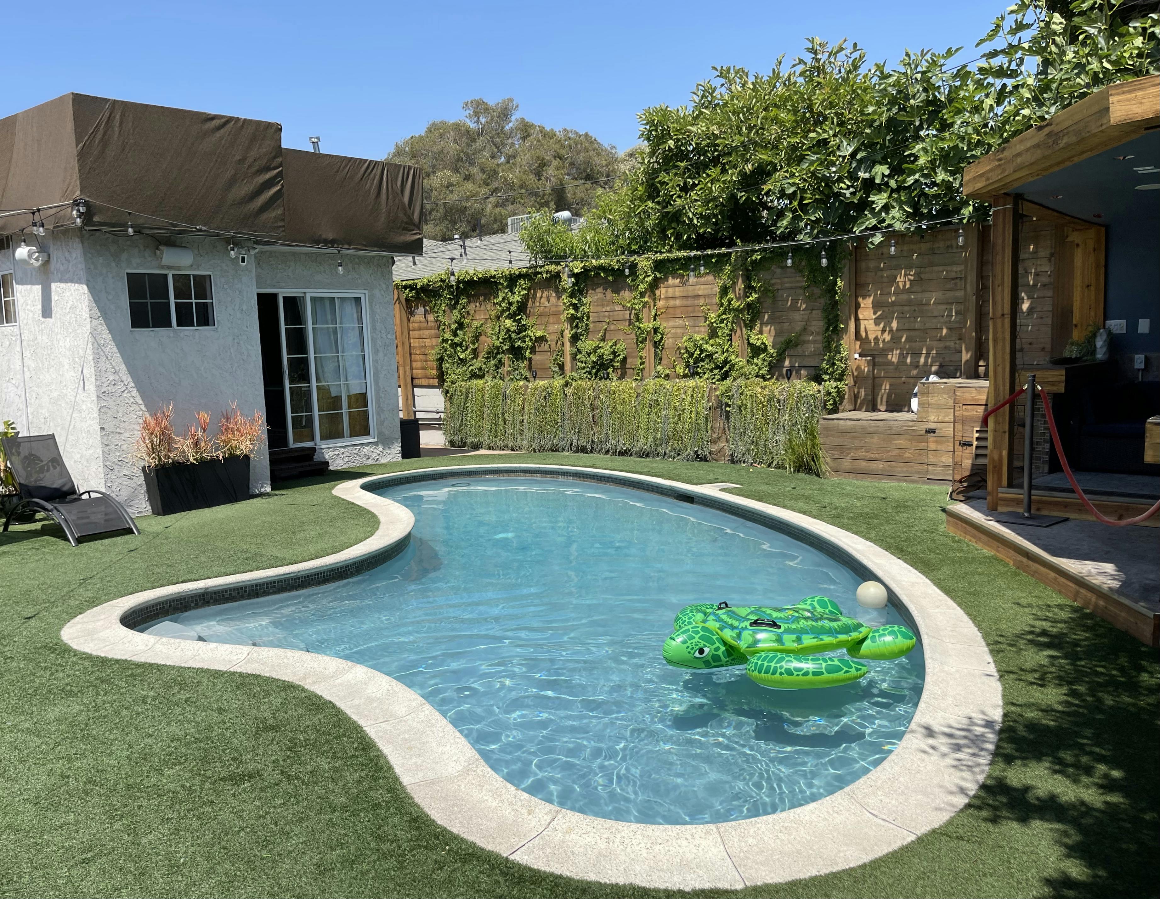 Spacious and Centrally Located Pool - Private Pool in Los Angeles - Swimply