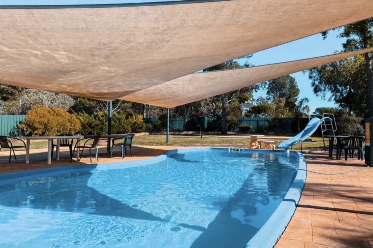 LAMBERTS LITTLE PARADISE - Private Pool in Altona - Swimply