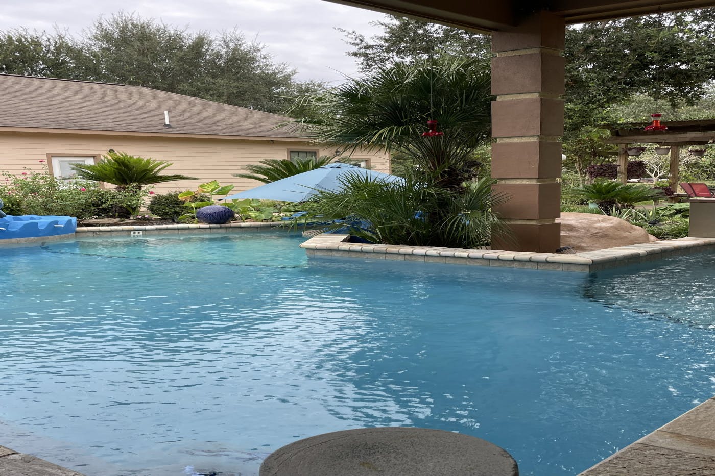 villa pool party and spacious backyard - Private Pool in Rosharon - Swimply