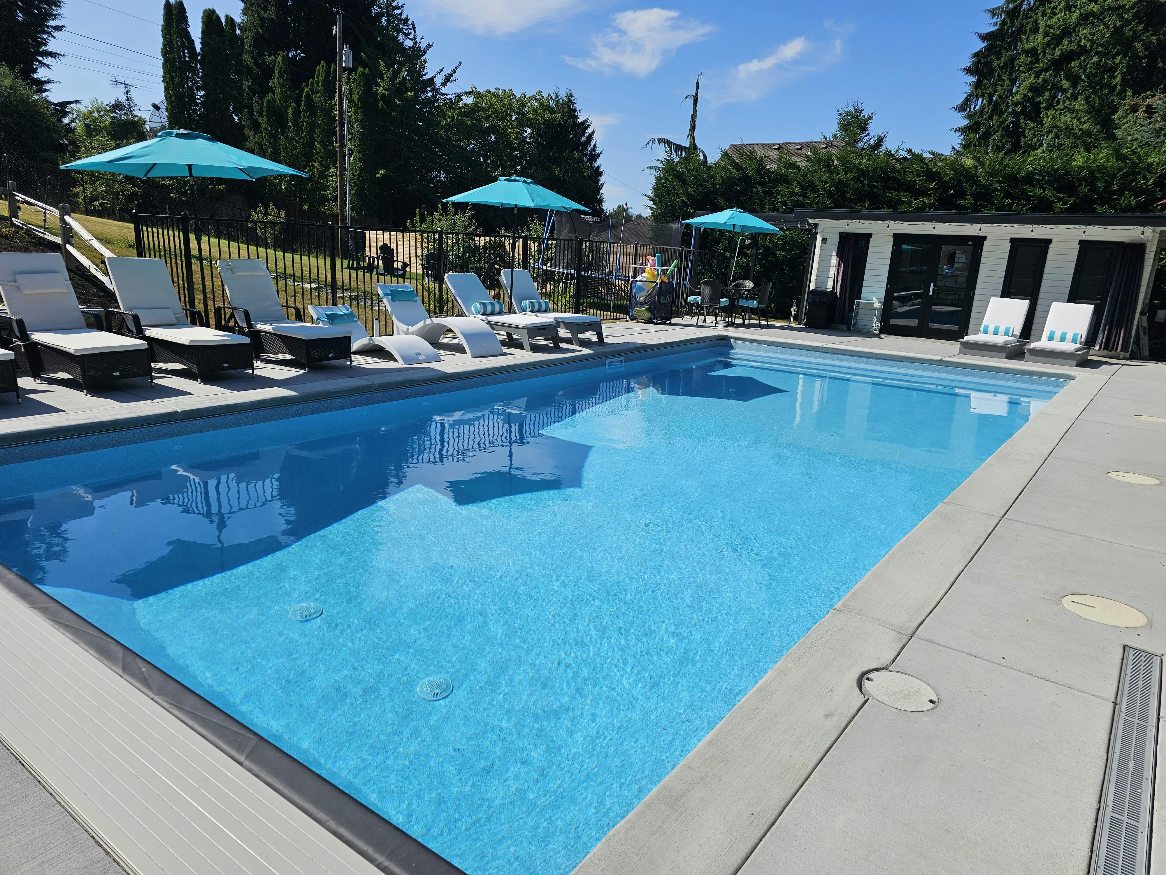 Morgan Manor - Private Pool & Outdoor Spa Shower - Private Pool in ...