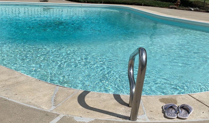 Flamingo Pool and Tiki Bar - Private Pool in Fort Wayne - Swimply